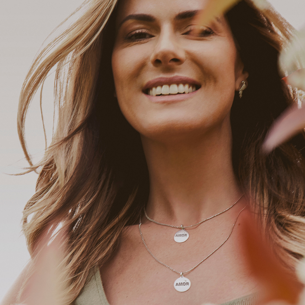 AMOR Medal Necklace - Thais Bernardes